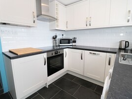 Casa de Campo | Cozinha privada | Um frigorífico, um micro-ondas, uma placa de cozinha 