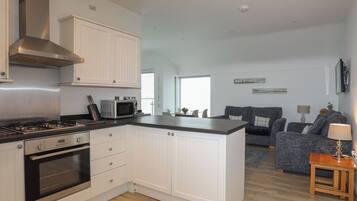 Casa de Campo | Cozinha privada | Um frigorífico, um micro-ondas, uma placa de cozinha