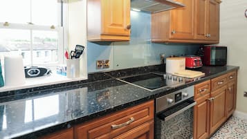 Casa de Campo | Cozinha privada | Um frigorífico, um forno, uma placa de cozinha