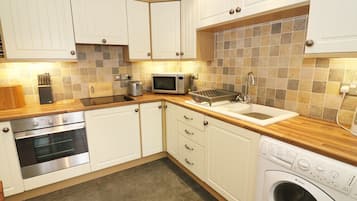 Casa de campo | Cozinha privada | Geladeira, micro-ondas, cooktop, cadeirão de bebê