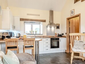 Casa de campo | Cozinha privada | Geladeira, micro-ondas, cooktop, talheres/pratos/utensílios de cozinha