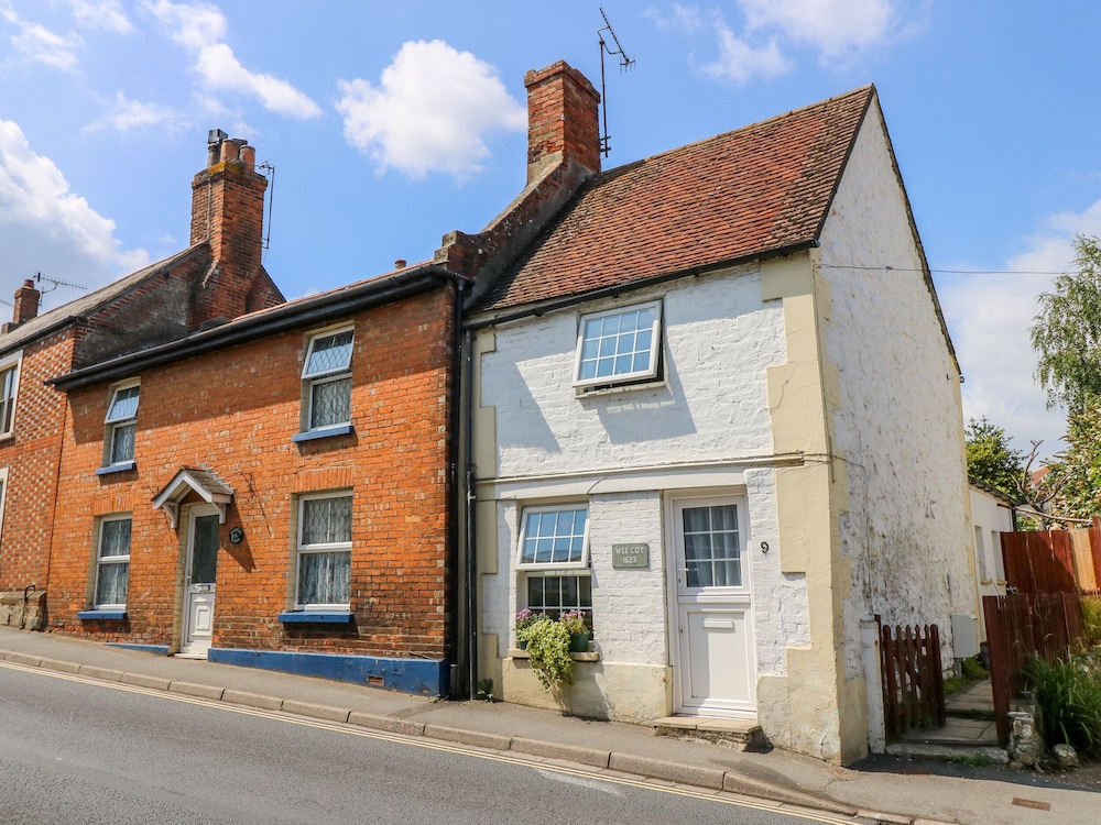 Weecot, Delightful 2 Bedroom Cottage, Brading. - Isle of Wight