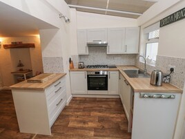 Casa de campo | Cozinha privada | Micro-ondas, cooktop, lava-louças, talheres/pratos/utensílios de cozinha