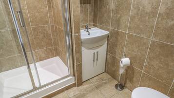 Casa de Campo | Casa de banho | Um polibã, um secador de cabelo