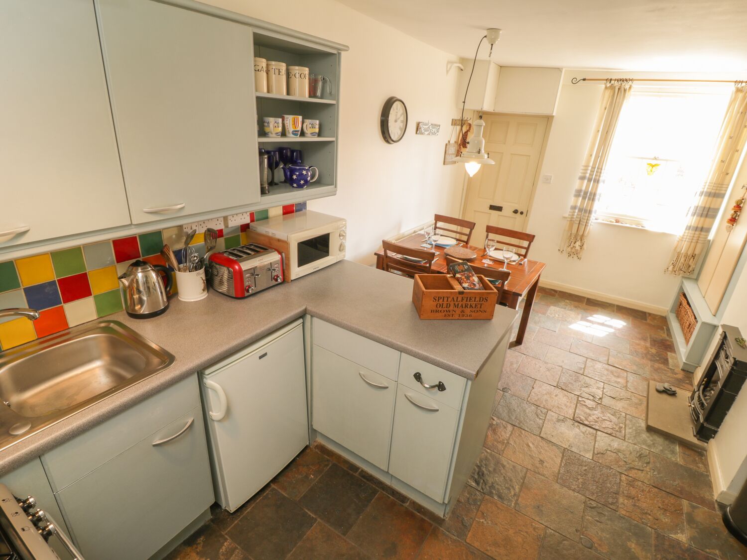 Casa de campo | Cozinha privada | Geladeira, micro-ondas, cooktop, talheres/pratos/utensílios de cozinha