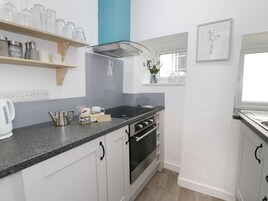 Casa de Campo | Cozinha privada | Um frigorífico, um micro-ondas, uma placa de cozinha 