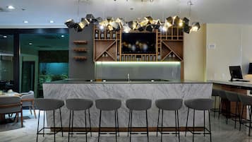 2 bares/lounges, bar na cobertura