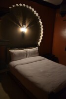 Quarto casal | Cofres nos quartos, cortinas blackout, Wi-Fi de cortesia