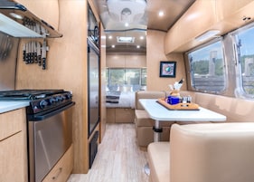 Quarto Signature, 1 cama queen-size, cozinha, junto à praia (SLINGSHOT) | Com mobília individualizada, Wi-fi grátis
