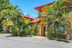 Castillo de Amber: 4 Independent Apts, Ocean Views, Fun Pool, Central ...