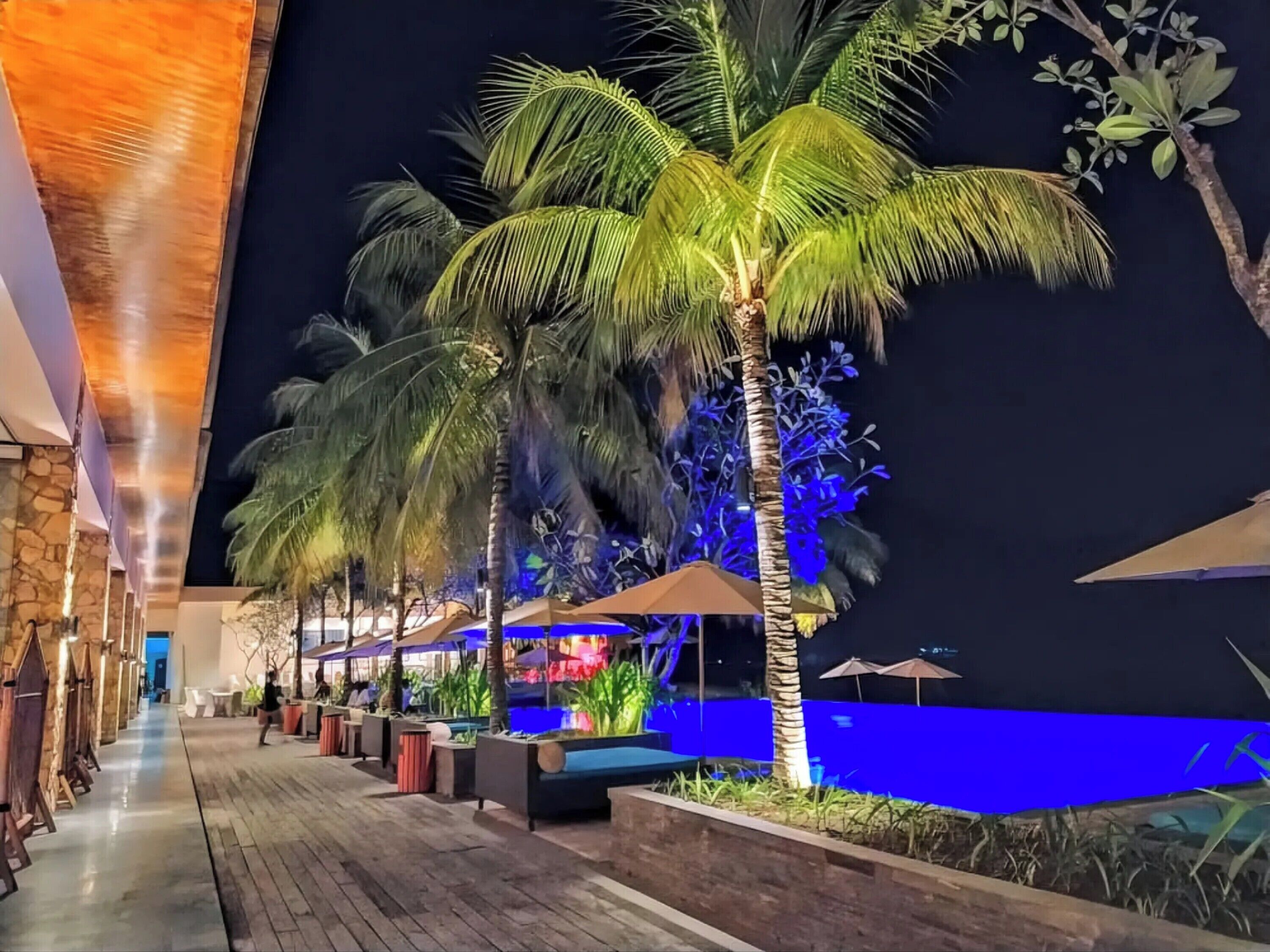 3 piscinas exteriores, guarda-sóis, espreguiçadeiras 