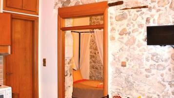 Apartamento, 1 quarto, Vista para a cidade (Dimitra) | Cofre no quarto, quartos insonorizados, ferro/tábua de engomar