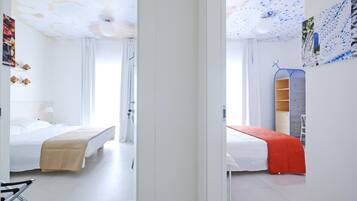 Minibar, cofre no quarto, secretária, cortinas/cortinados opacos