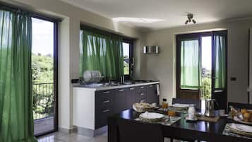 Apartamento Comfort (Consolo e Camilleri) | Roupa de alta qualidade, cofre no quarto, com decoração personalizada