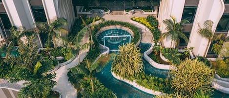 4 piscinas exteriores, da(s) 8:00 à(s) 20:00, espreguiçadeiras