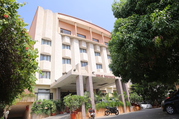 Hotel Surguru - Puducherry