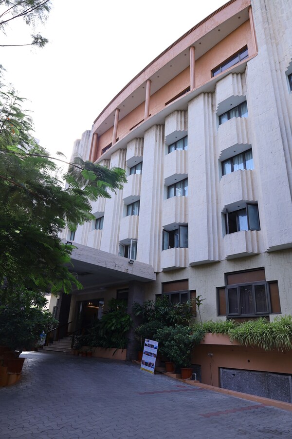 Hotel Surguru - Puducherry