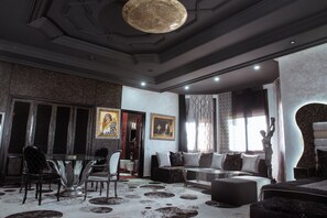 Suíte premium, 1 cama King | Roupas de cama de algodão egípcio, roupas de cama premium, frigobar