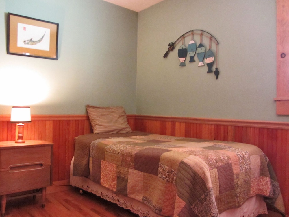 Mt. Shasta Vacation Home In Mccloud Sleeps 10+, 415-577-5198 - McCloud, CA
