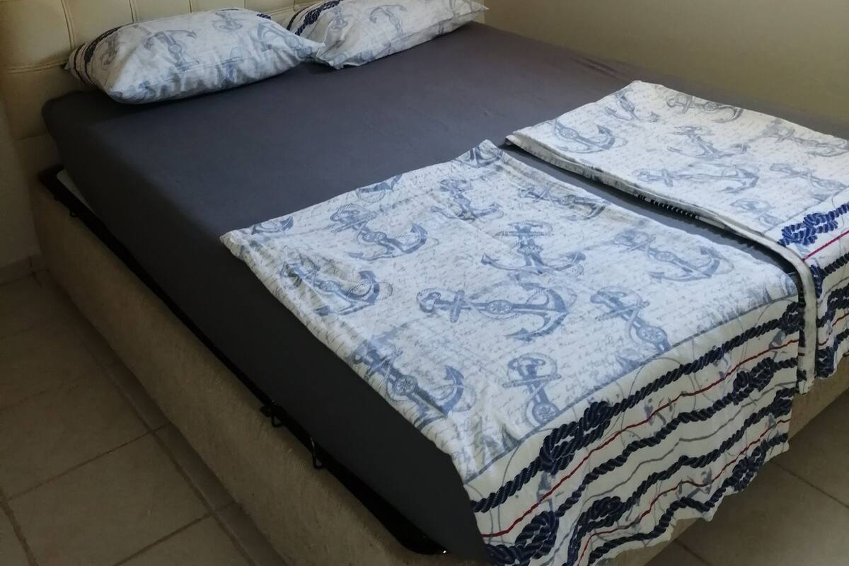 Quarto Duplo, 1 cama de casal, não fumadores, casa de banho partilhada | Ferro/tábua de engomar, Wi-fi grátis, roupa de cama fornecida 