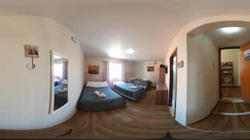 Quarto Familiar, várias camas | Roupa hipoalergénica, minibar, secretária, cortinas/cortinados opacos
