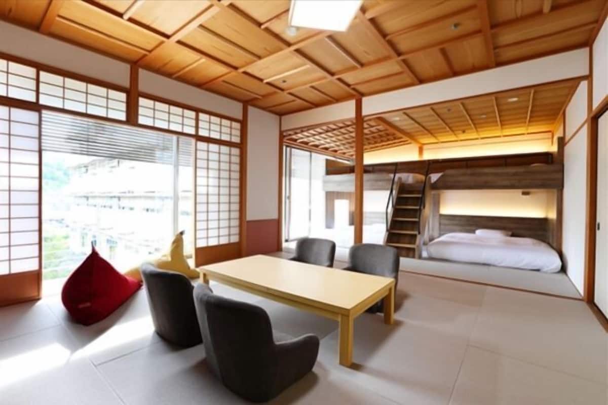 1 quarto, cofres nos quartos, roupa de cama