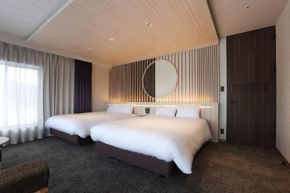1 quarto, cofres nos quartos, roupa de cama