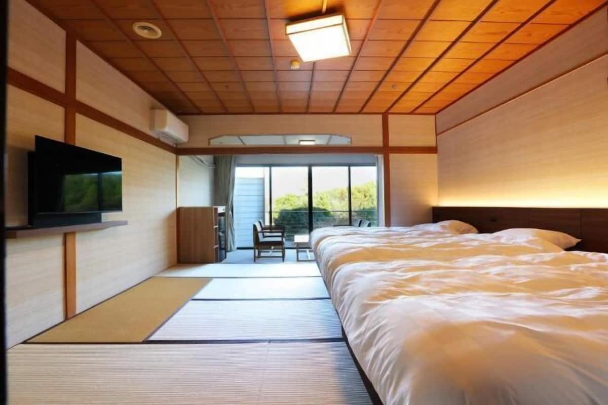 1 quarto, cofres nos quartos, roupa de cama