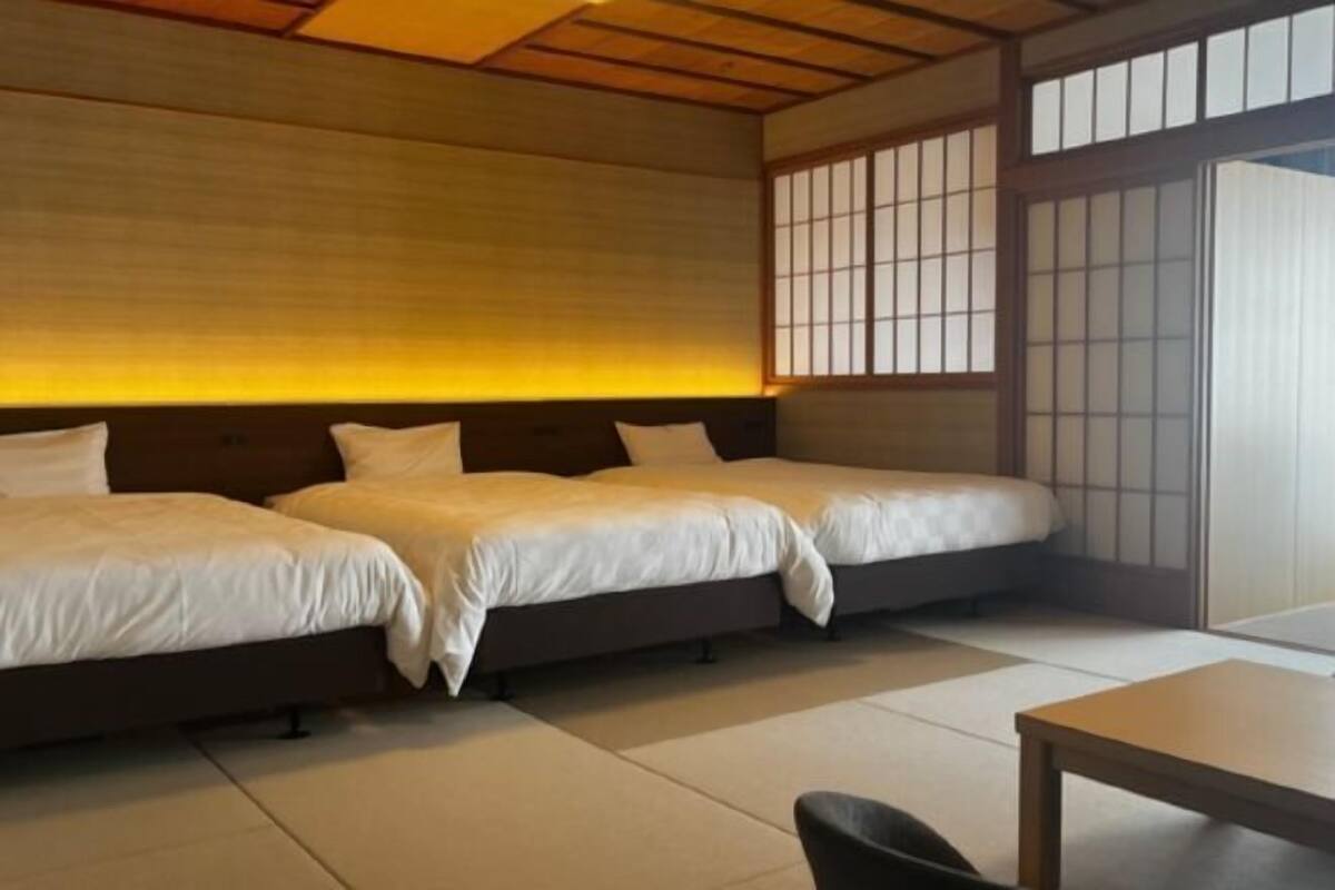 1 quarto, cofres nos quartos, roupa de cama