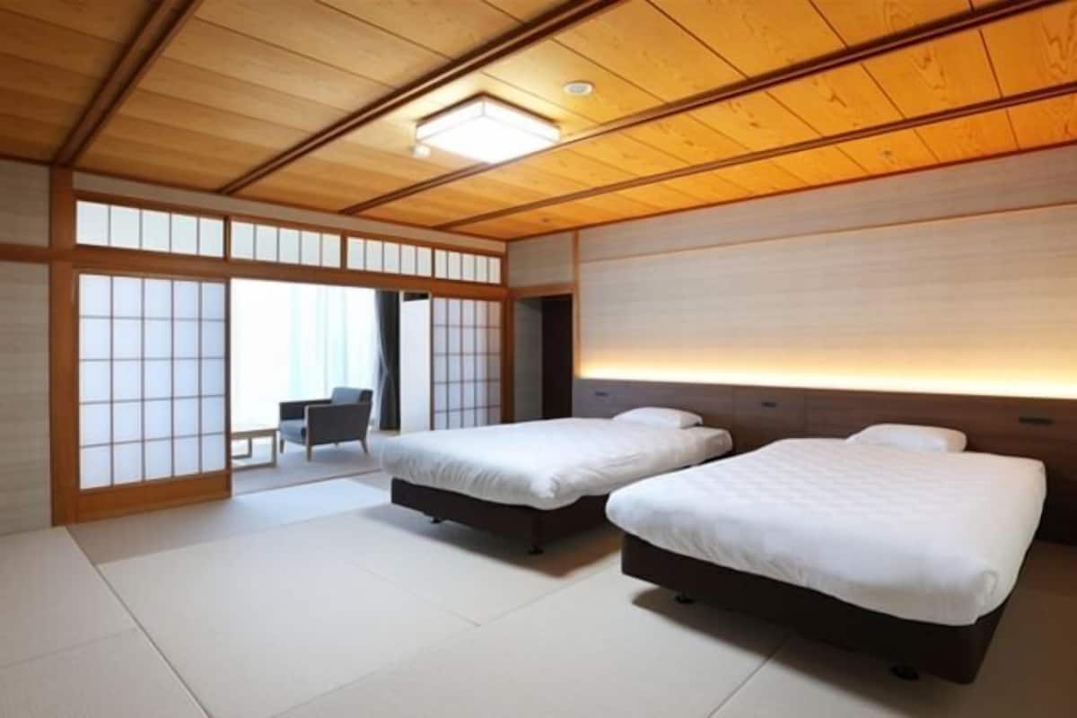 1 quarto, cofres nos quartos, roupa de cama