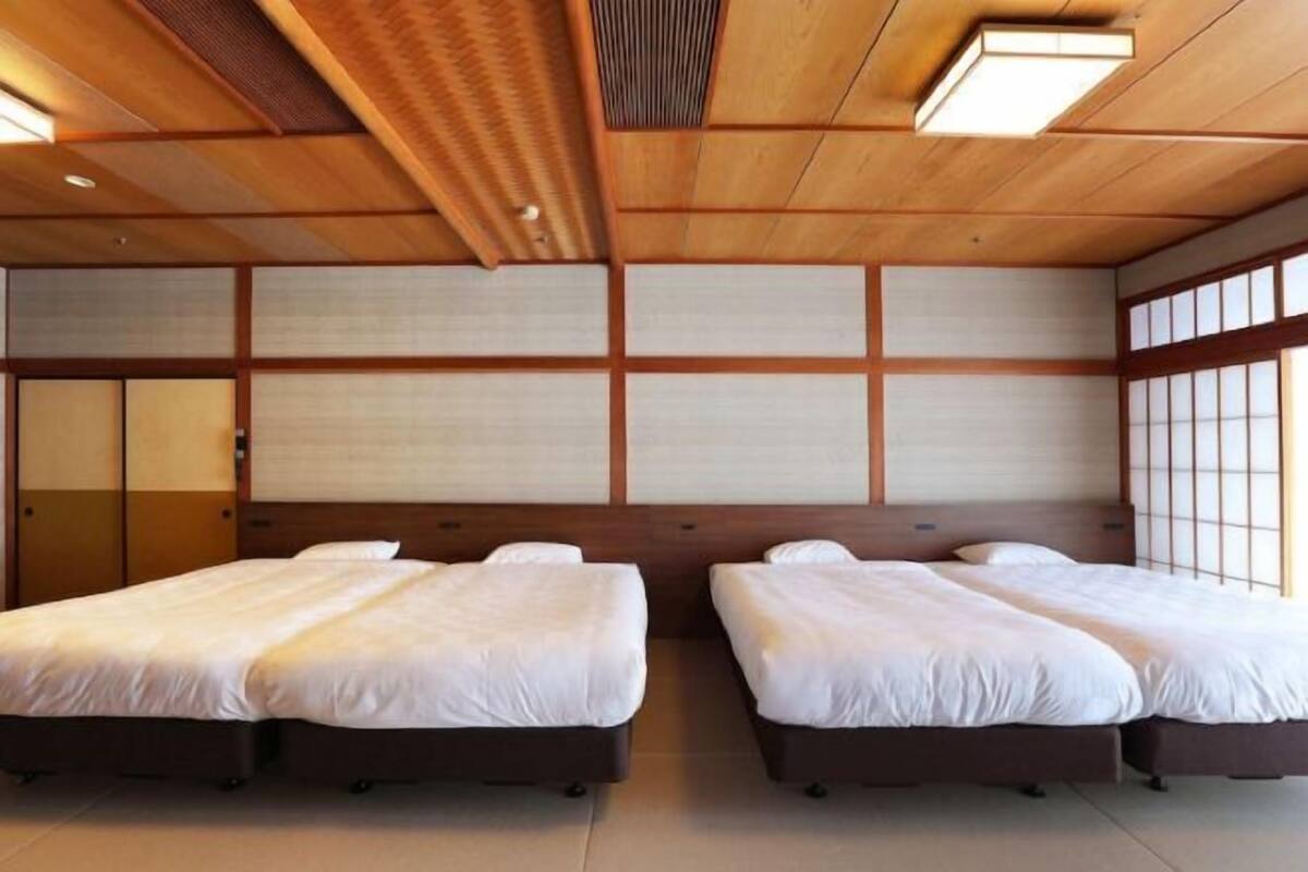 1 quarto, cofres nos quartos, roupa de cama
