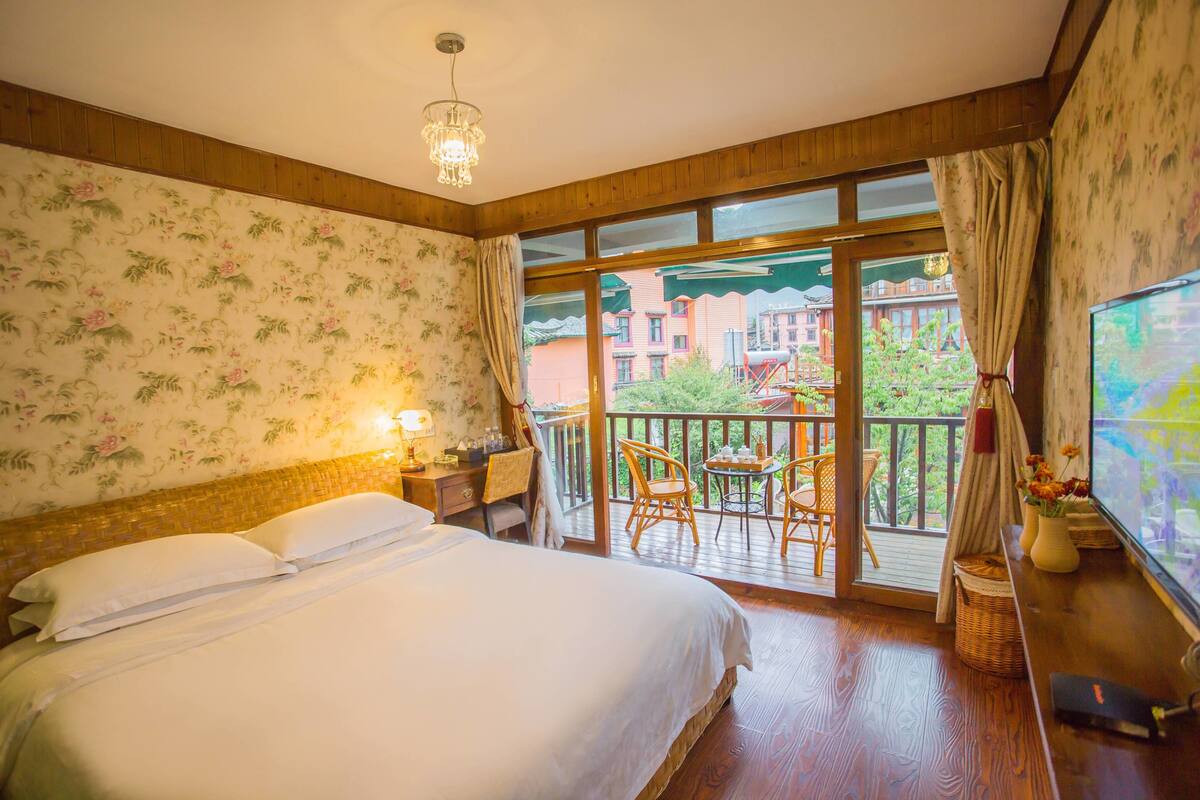 Quarto | Roupas de cama premium, edredons de pluma, escrivaninha