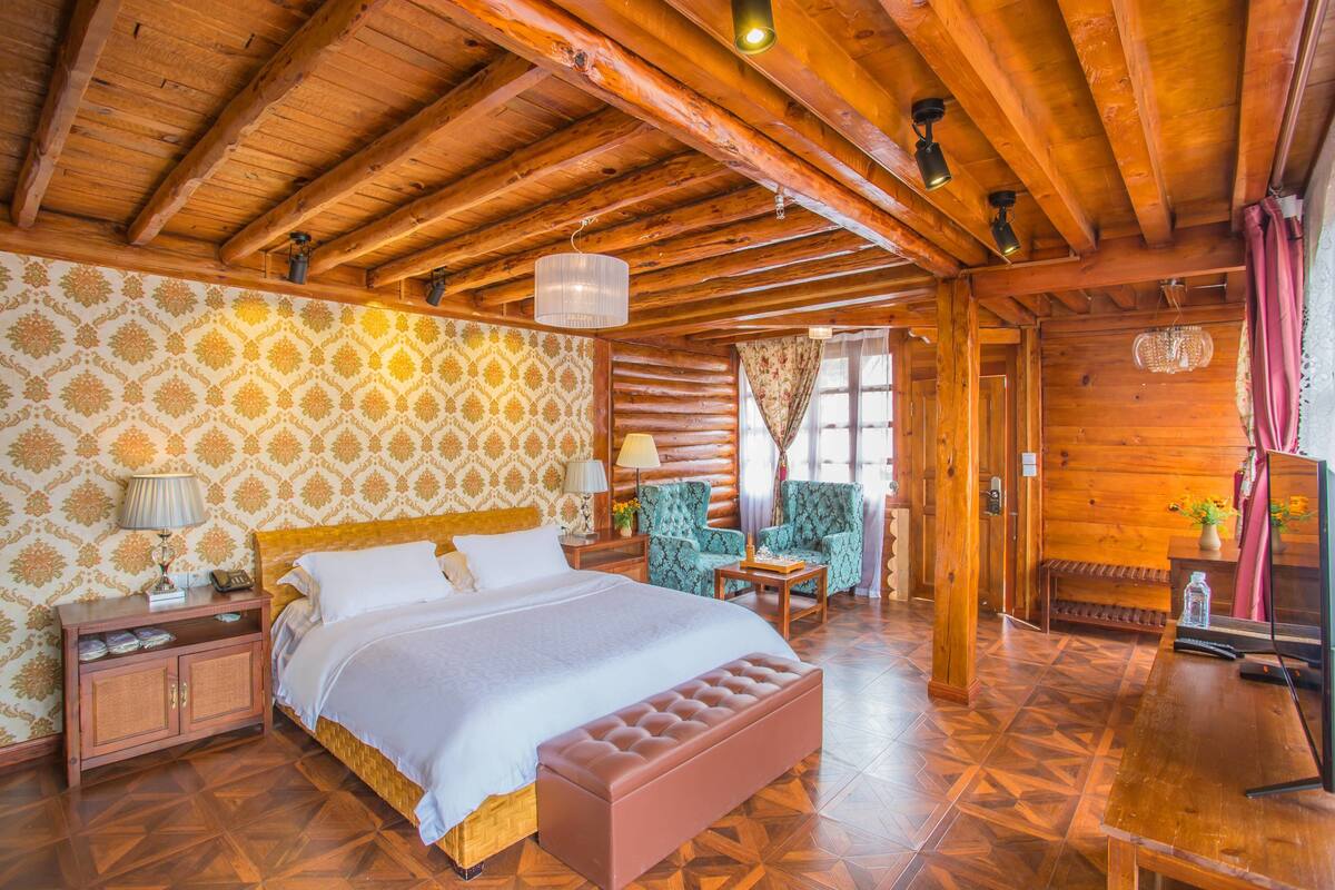 Quarto casal luxo, 1 cama Queen, para fumantes | Roupas de cama premium, edredons de pluma, escrivaninha