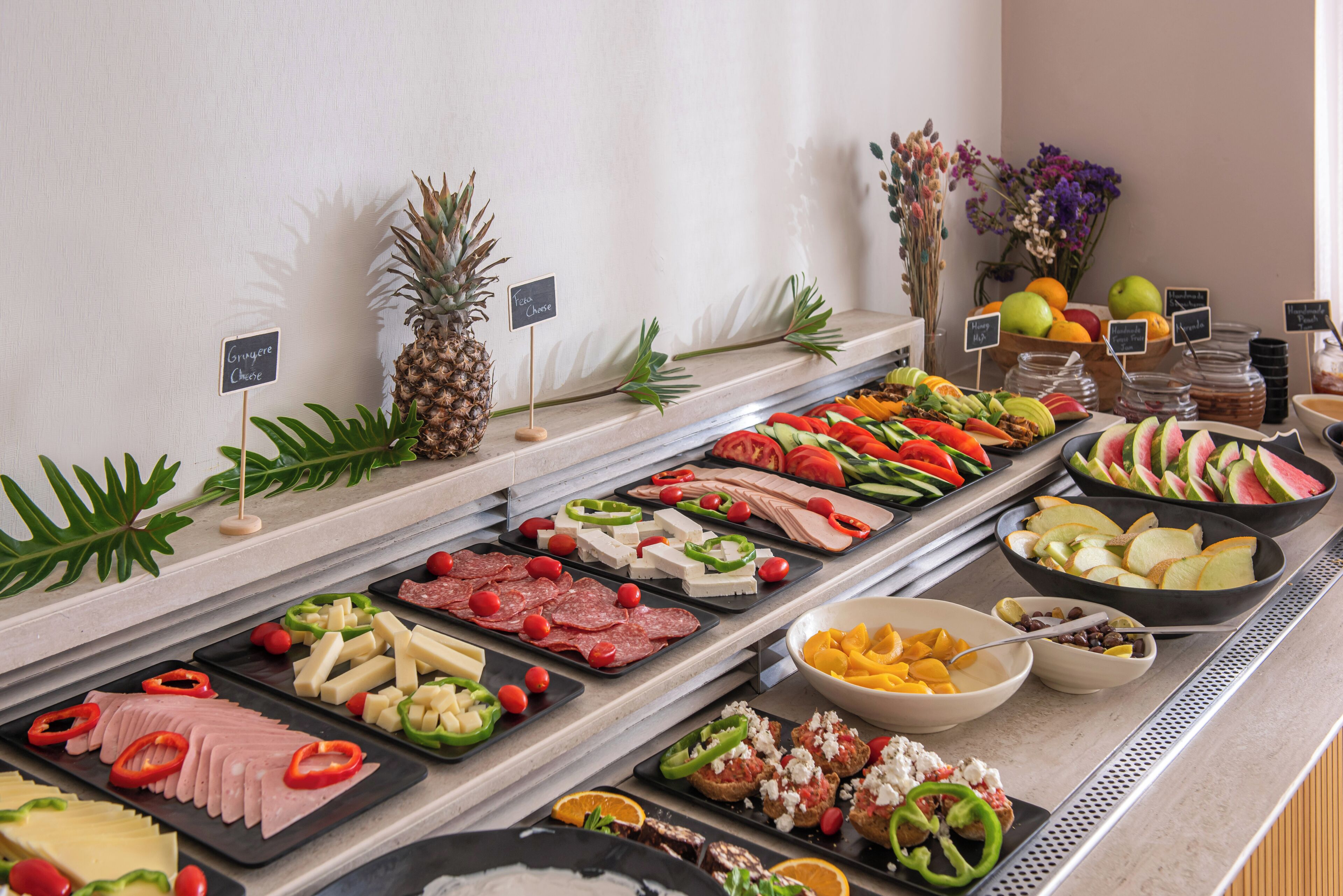 Café da manhã com buffet todos os dias mediante uma taxa