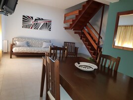 Apartamento standard, 2 quartos (5 persons) | Opções para refeição no quarto