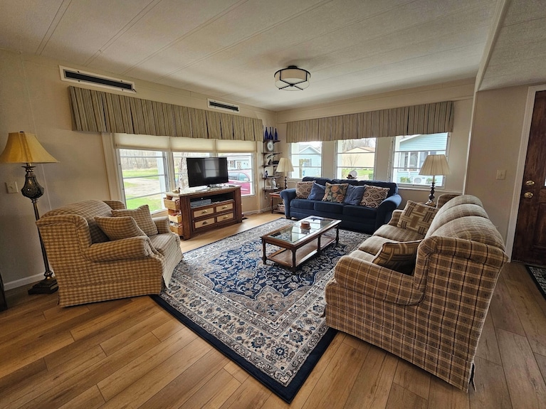 Muskegon River Cottage Just Steps From The River On A Low Bank. - Michigan