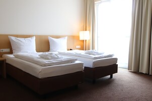 Quarto Duplo Básico, acessível | Cofre no quarto, secretária, cortinas/cortinados opacos 