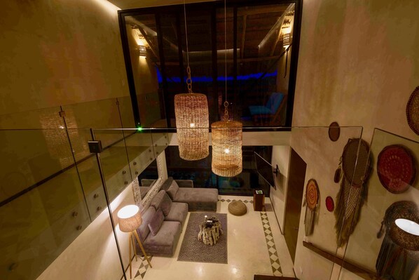 Apartamento em Condomínio Fechado, 2 quartos | Sala de estar | TV de ecrã plano 