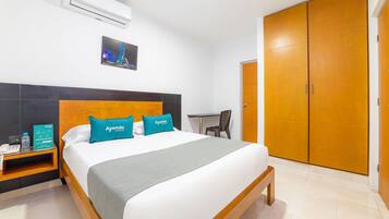 Quarto casal | Wi-Fi de cortesia, roupa de cama