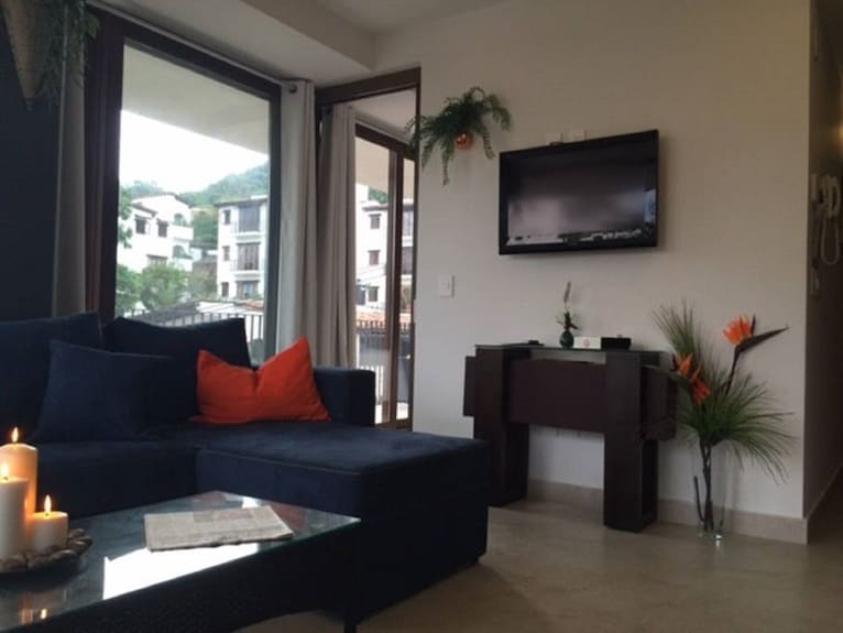 Disfrute De La Vista Al Mar Desde El Balcón Privado, ¡A Solo Una Cuadra De Distancia! ¡En La Zona Romántica! - Puerto Vallarta