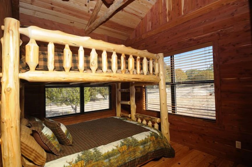 Dream Away Cabin - Cedar Log Cabin - 2br - 3 Acres - Walk To Lake, - Canyon Lake, TX