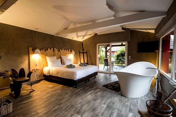 Suíte, 1 cama King, para não fumantes, vista para o jardim | Frigobar, individualmente decorados, individualmente mobiliados