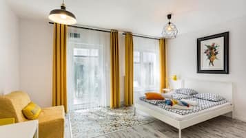 Estúdio, varanda, no piso térreo | Ferros/tábuas de passar roupa, Wi-Fi de cortesia, roupa de cama