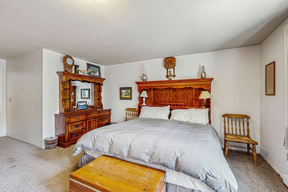 Rustic Riverfront House With Wood Stove & Valley Views From Private Deck - Graeagle, CA