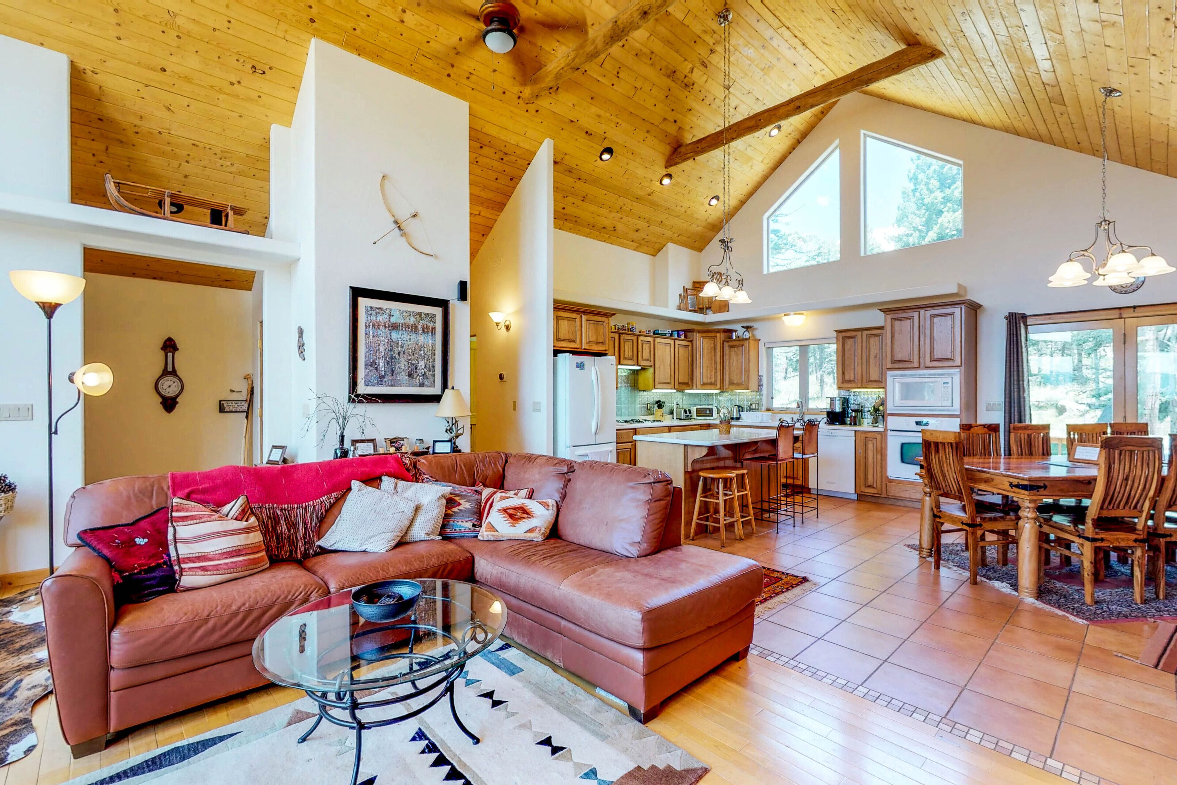 Hike, golf, fish & ski from this lodge with hot tub, foosball table ...