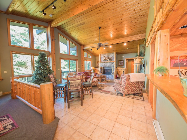 Newly Renovated &Upgraded Private Beach Rights Mirror Lake Whiteface Mtn Busstop - Lake Placid, NY