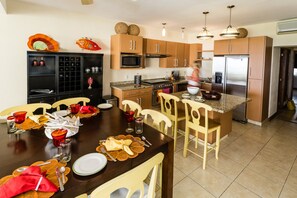 Casa, 2 quartos, não fumadores | Cozinha privada | Um frigorífico/congelador grande, um micro-ondas, um forno