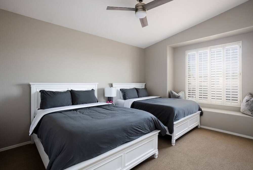 La Mejor Ubicación En Scottsdale! Piscina Climatizada, Gran Patio Trasero Y Sala De Juegos, Capacidad Para 20! - Phoenix