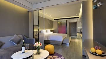 Quarto Deluxe, 1 cama king-size | Minibar, cofre no quarto, secretária, quartos insonorizados