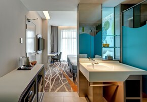 Quarto superior, 2 camas de solteiro | Banheiro | Chuveiro, chuveiro com efeito de chuva